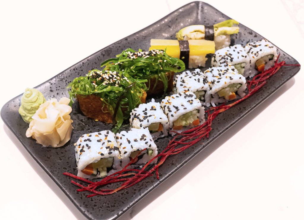 Plateau végétarien (12pcs) - On The Go Eshop | A New Culinary Experience